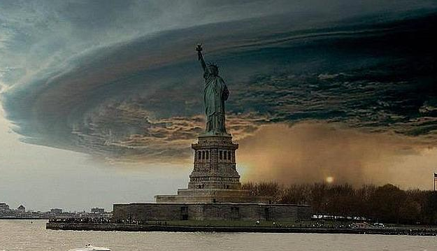 La Estatua de la Libertad se esconde del huracán Sandy