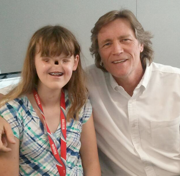 Cassidy Hooper, la adolescente que no tiene ojos ni nariz