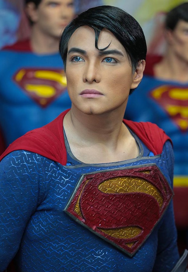 Herbert Chávez, un filipino de 39 años que se ha operado 26 veces para ...