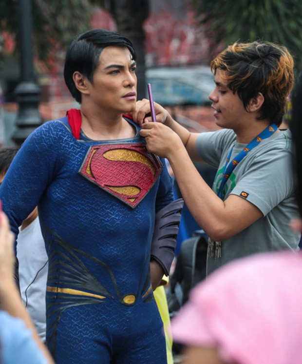 Herbert Chávez, un filipino de 39 años que se ha operado 26 veces para ...