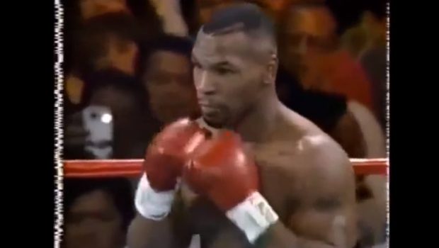 El misterio del 'smartphone' que aparece en una pelea de Mike Tyson de 1995