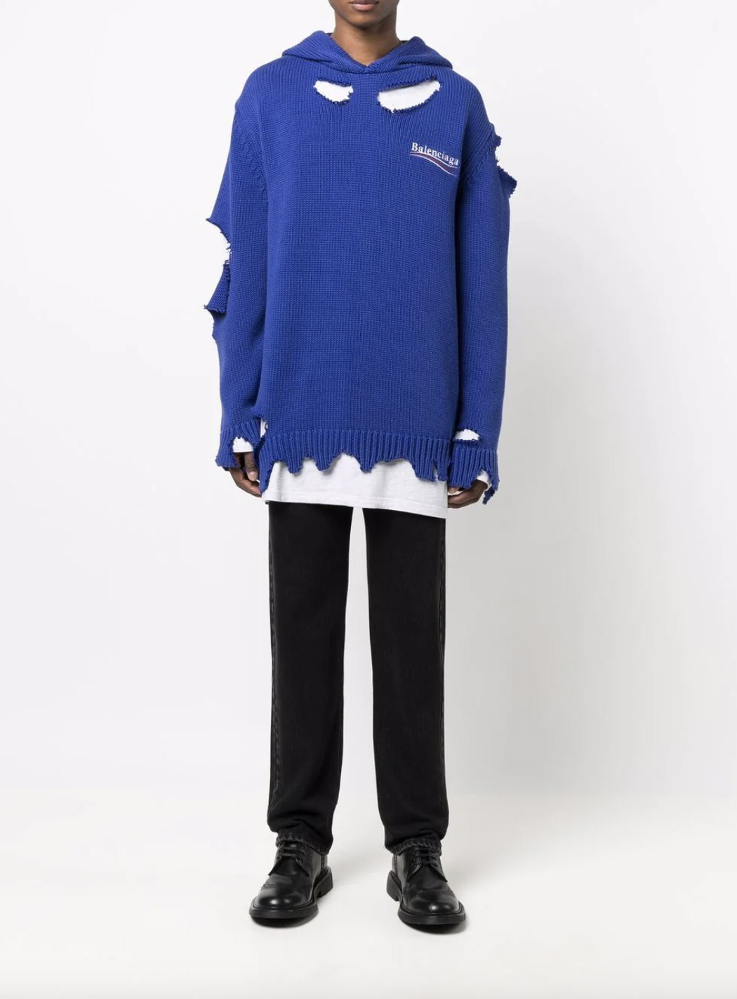 Balenciaga te vende un jersey de cuello redondo totalmente roto por 1. ...