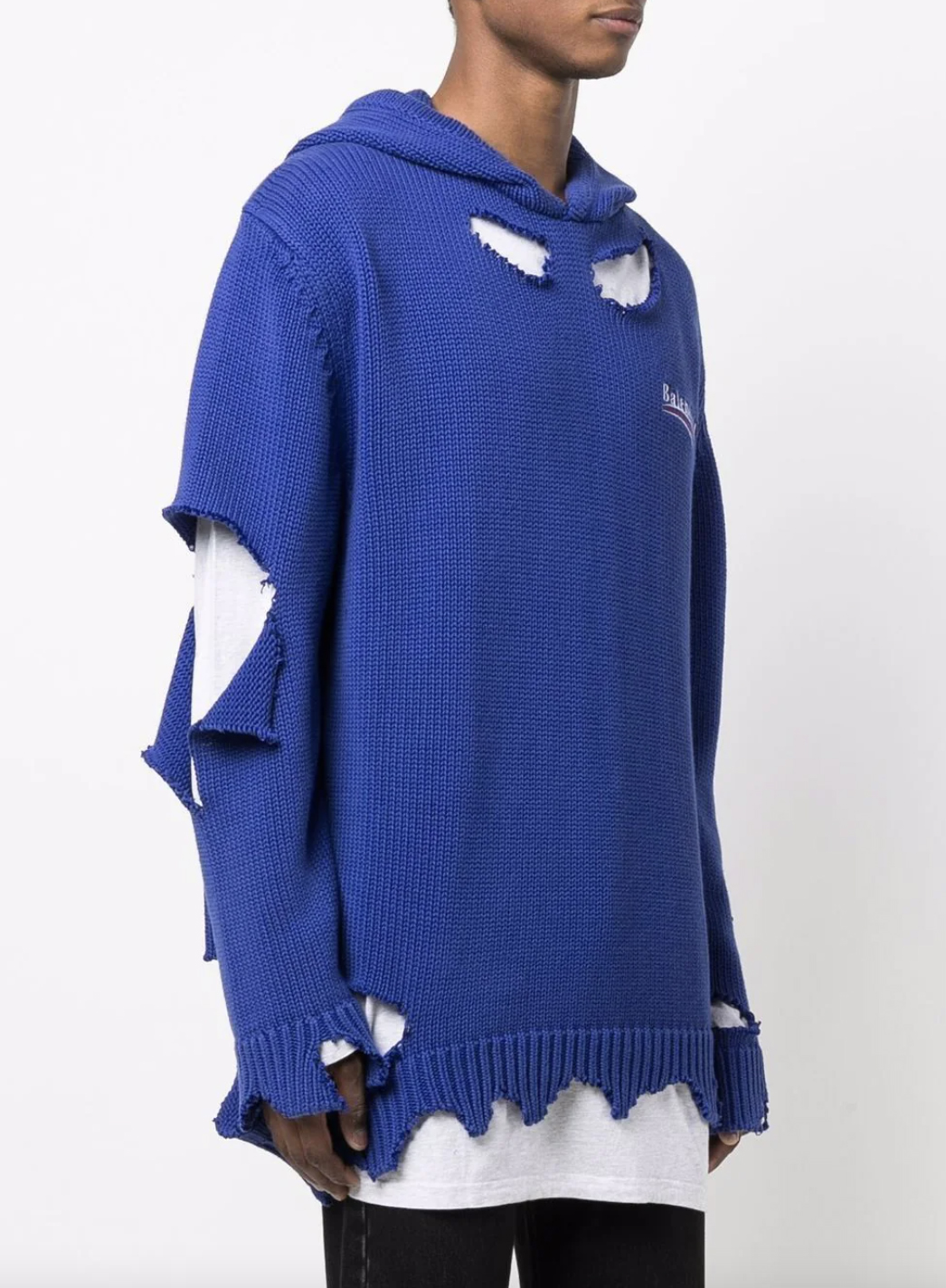 Balenciaga te vende un jersey de cuello redondo totalmente roto por 1. ...