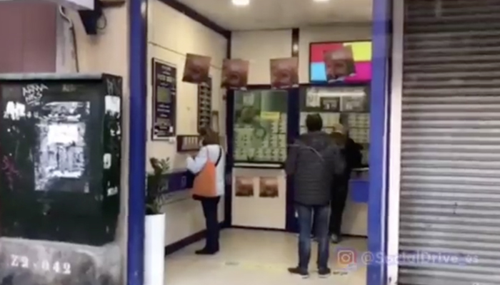 Zaragoza: Un conductor de autobús para a comprar lotería mientras los ...