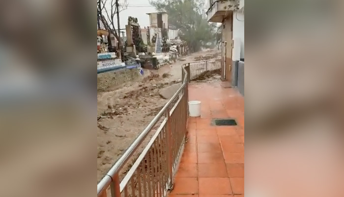 "DIOOOOO, AGUAA NIÑOOOOO!" - miBrujula.com